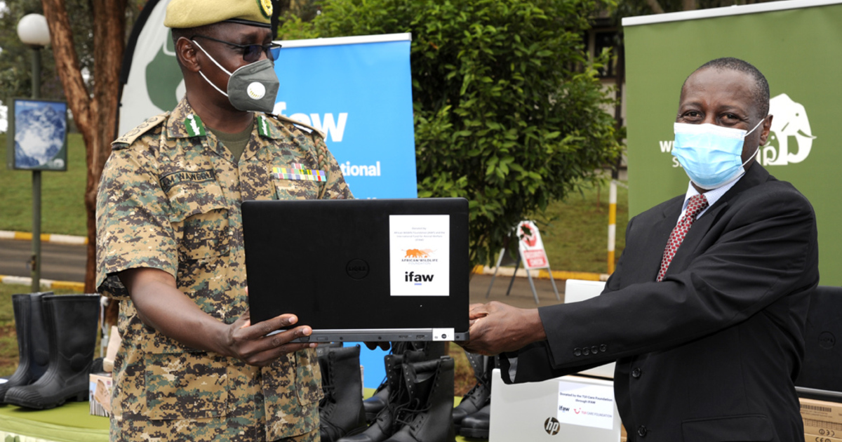 ifaw hands over equipment to Kenya Wildlife Service